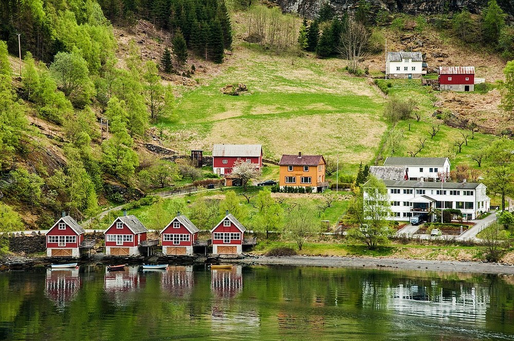 The beauty of Norway's villages and towns is captured in 10+ stunning ...